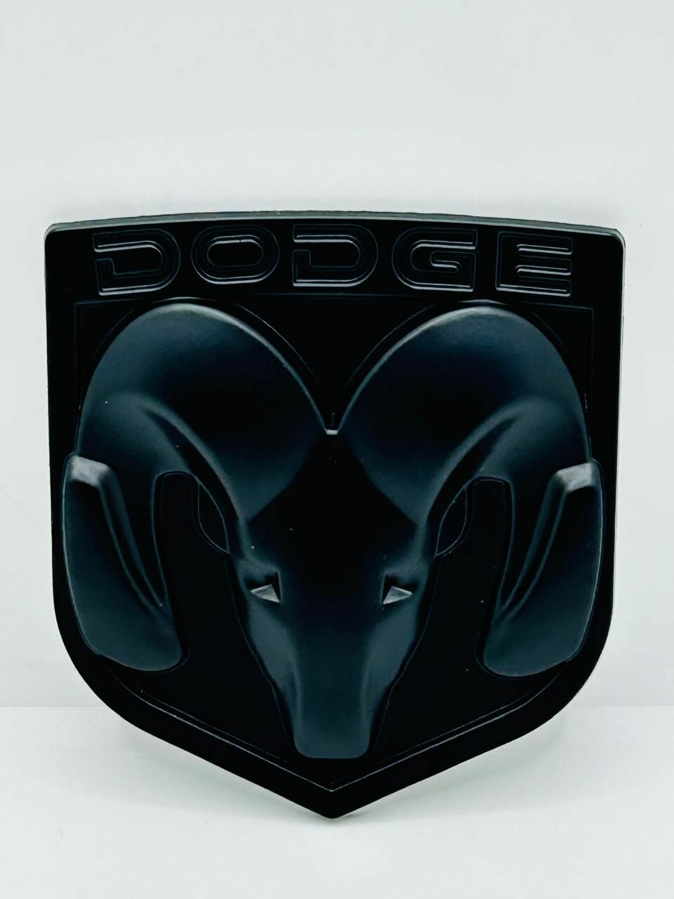 Шильдик Наклейка Эмблема Dodge Black