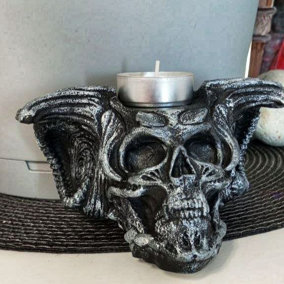 Череп подсвечник