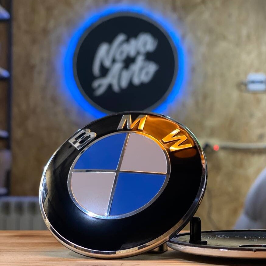 Эмблема значок шильдик логотип БМВ BMW 82мм белый, синий 103334-10