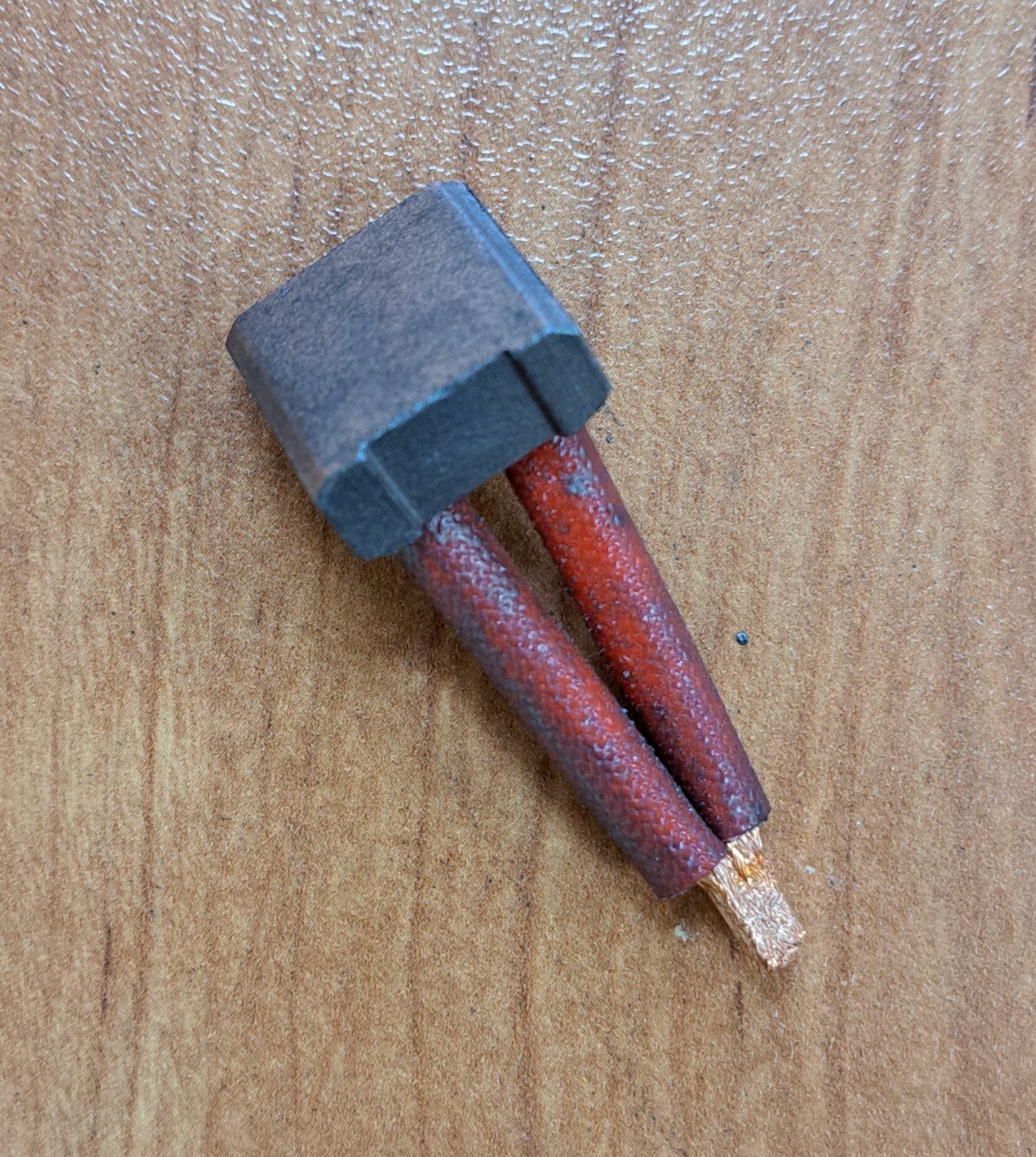 344112022ВТ Щетка стартера Магнетон МТЗ, ГАЗ-3308, ЗИЛ-3250, МАЗ-4307 12/24В