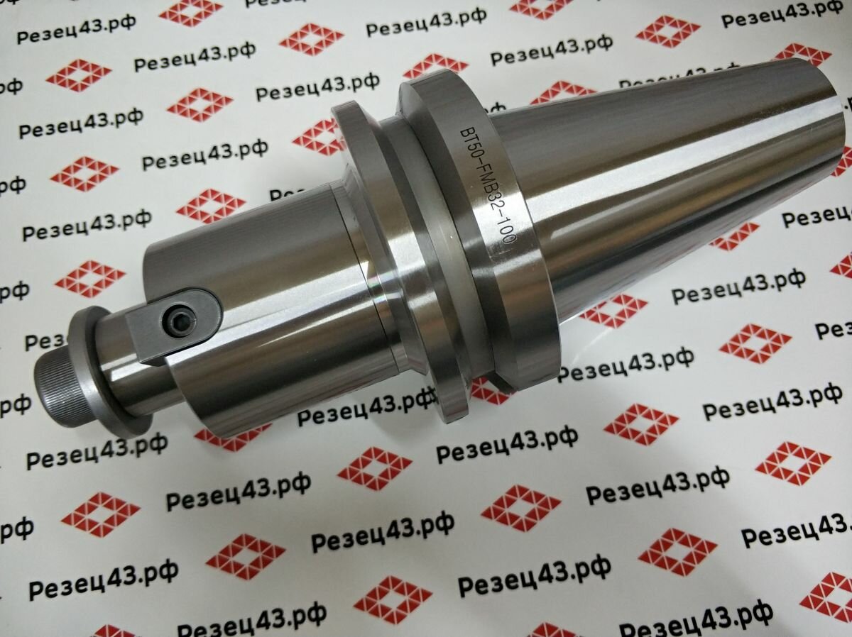 Оправка BT50 (ISO50, 7:24) под насадные фрезы с посадкой 32 мм, вылет 100 мм (BT50-FMB32-100)