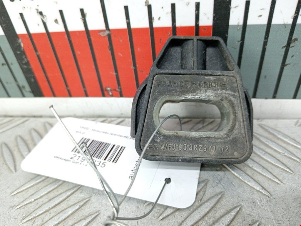 Кронштейн (крепление) радиатора Volkswagen Golf 4 1J0806155E арт. 2191235