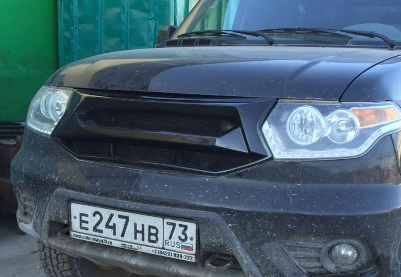 Решетка (облицовка) радиатора УАЗ Патриот с 2015 года выпуска (Тундра)