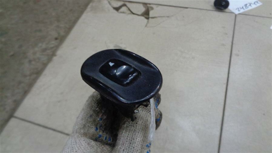 Кнопка стеклоподъемника от Hyundai Galloper 1997-2003