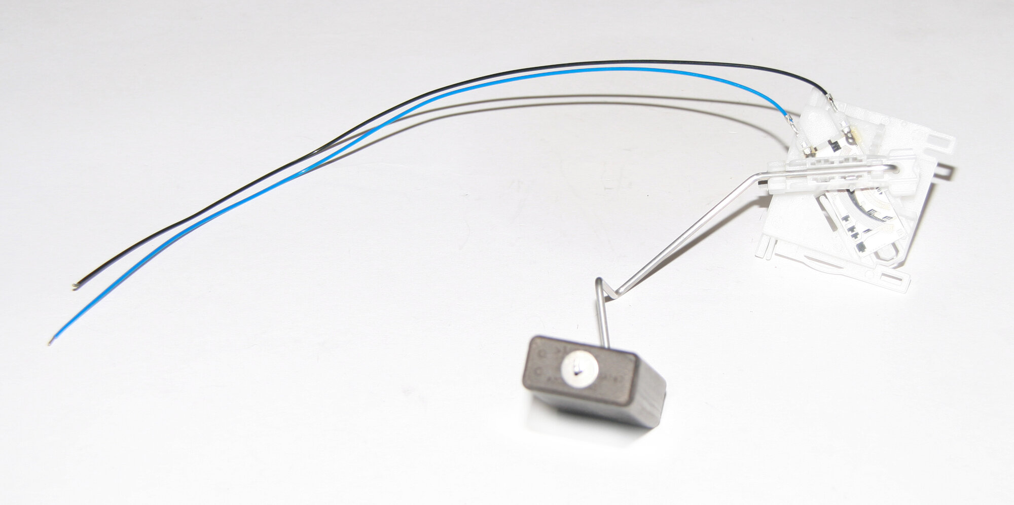 Датчик уровня топлива AUDI A3 (97-03), TT (99-02), Skoda Octavia (97-11), Volkswagen BEETLE (98-10)