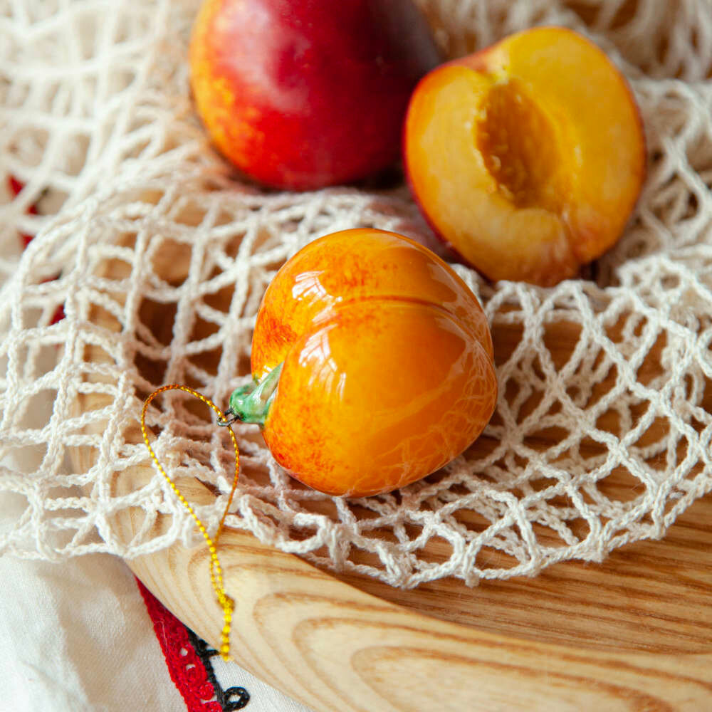 Елочная игрушка Персик