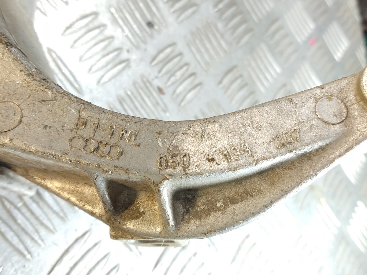 Кронштейн двигателя AUDI A6 C5 1997-20 050199307