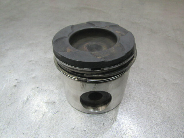 Поршень двигателя DCI11 MAHLE, Renault Premium, есть повреждение