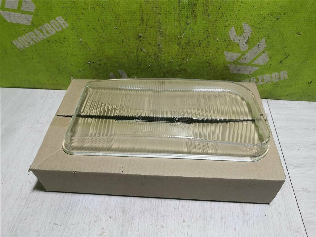 Стекло фары правой VW Passat B3 1988-1993