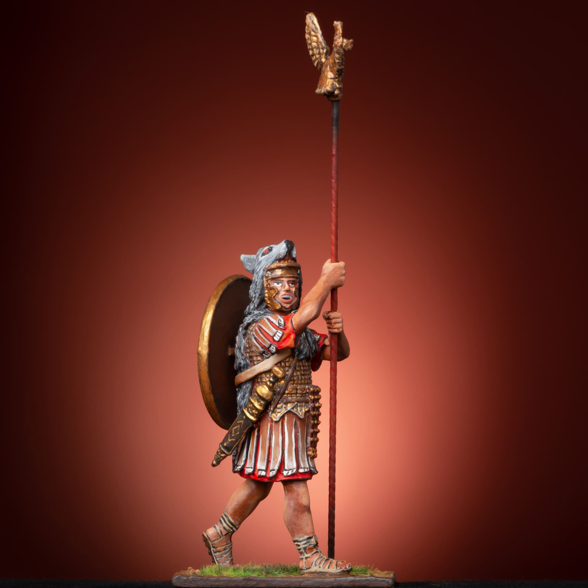 Оловянная миниатюра Римский аквилифер (орлоносец) (1.5-008)