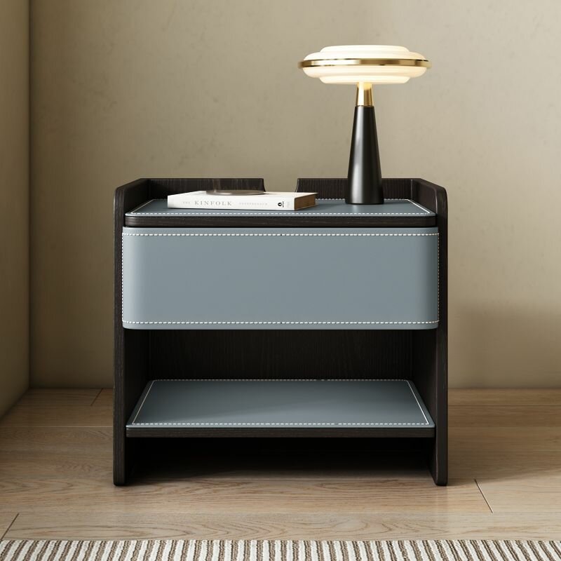 Прикроватный столик из седельной кожи