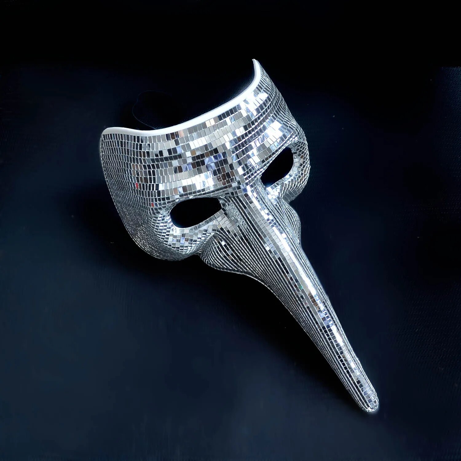 Блестящая маска Чумного Доктора