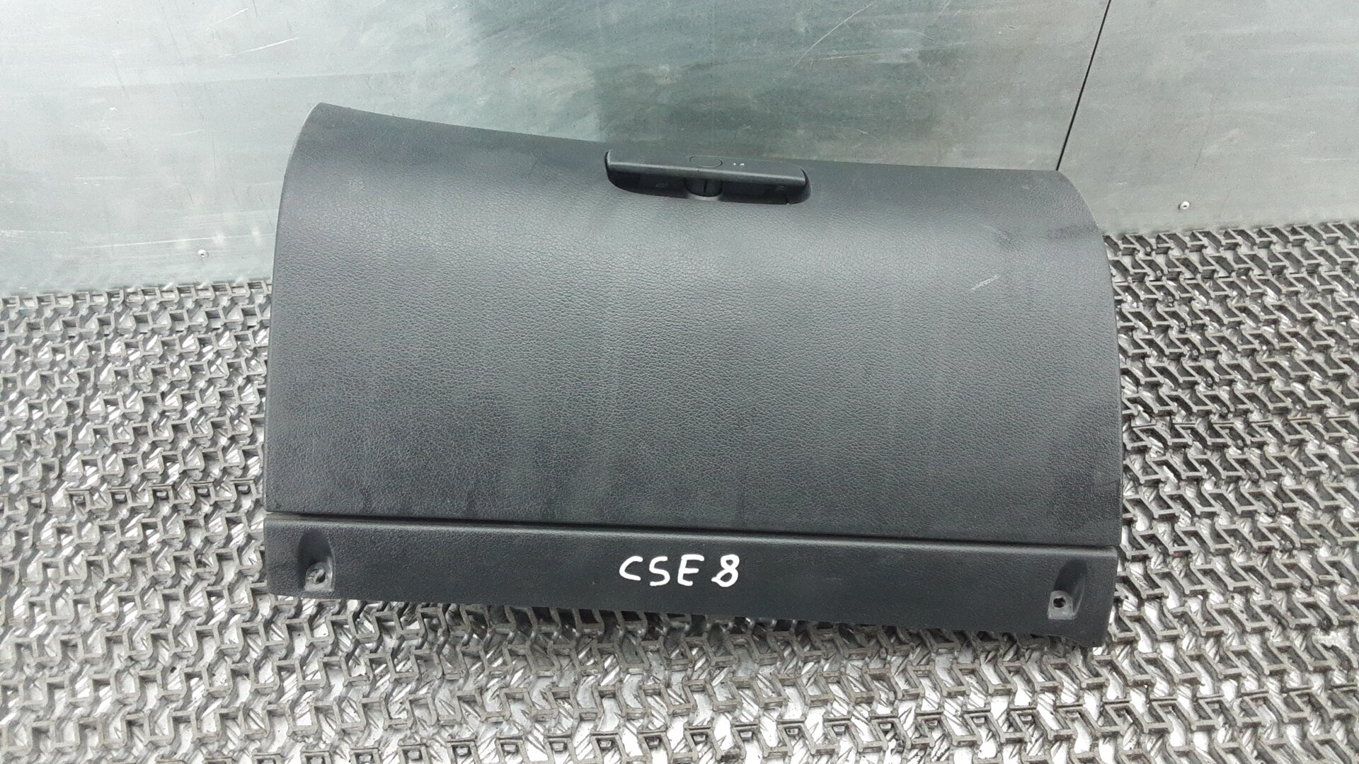 Бардачок (вещевой ящик) SKODA OCTAVIA A4