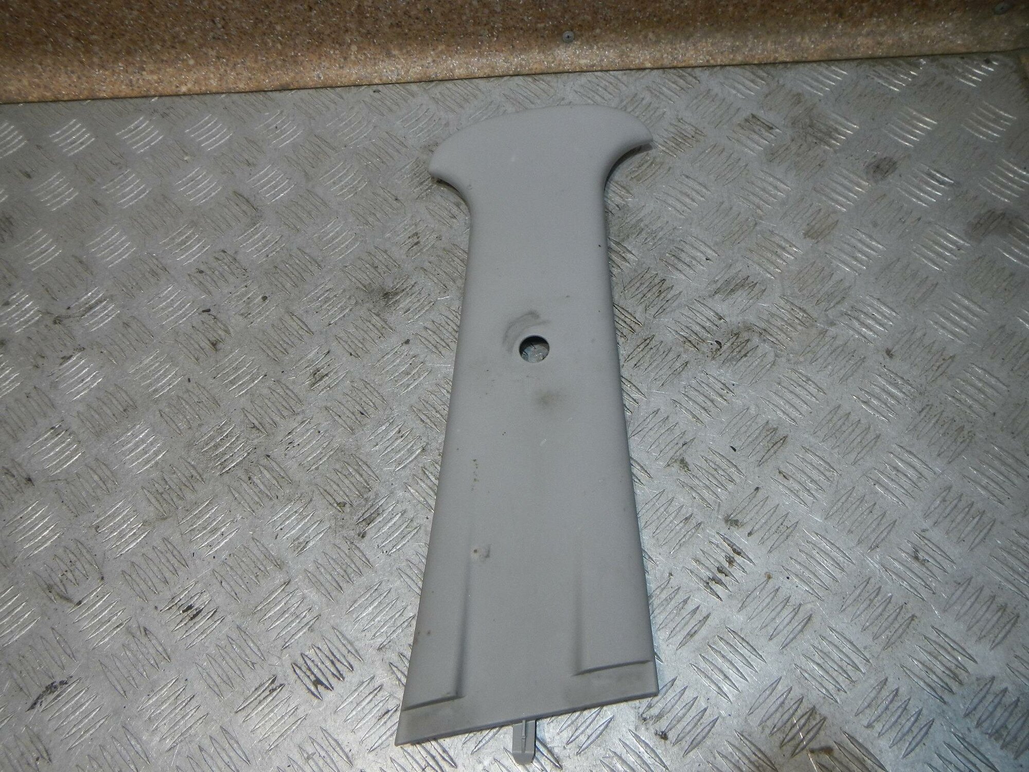 Б/У Обшивка стойки центральной правой, Chevrolet (Шевроле)-SPARK (05-09) CHEVROLET SPARK (05-09) Верхняя. Царапины. 47047...