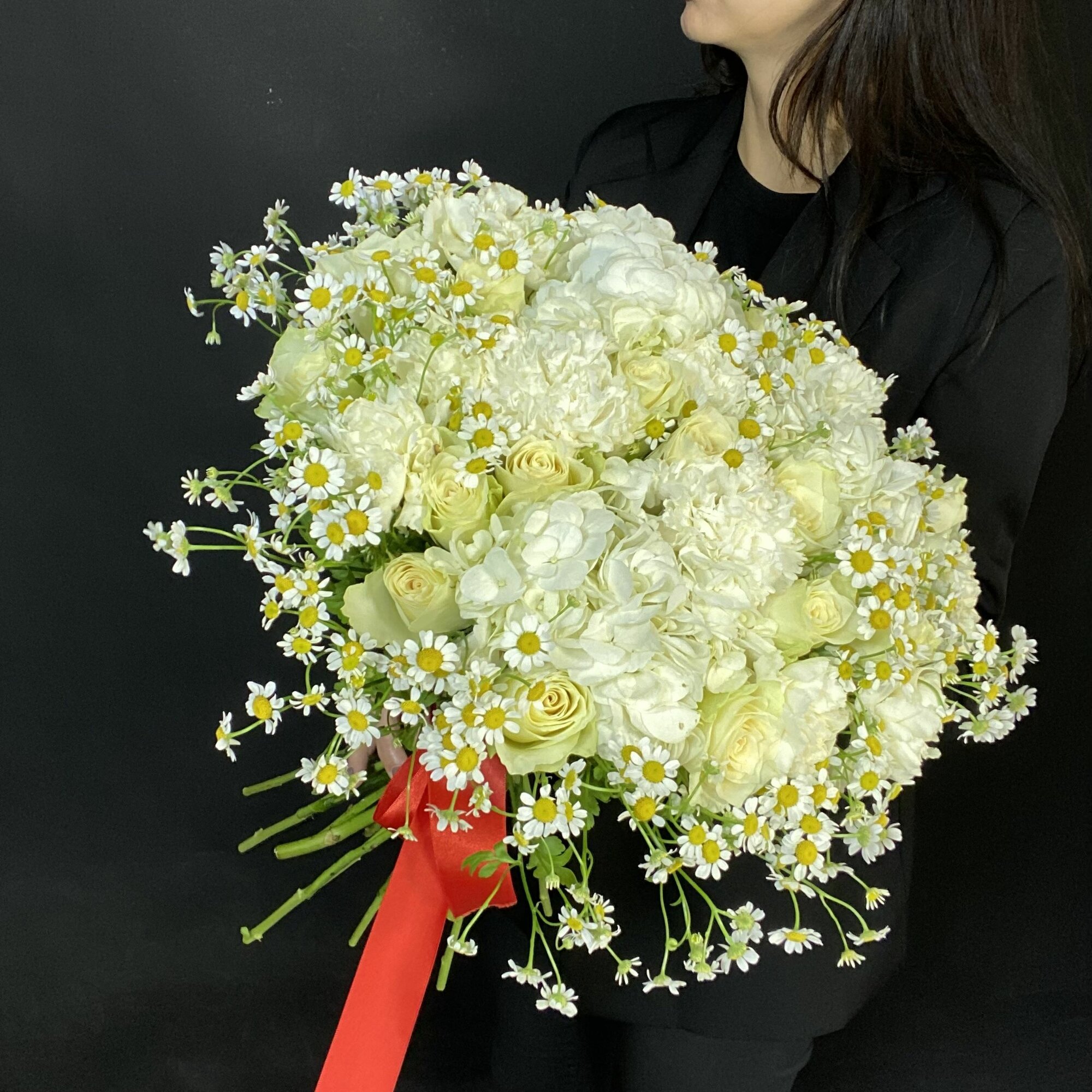 Букет на день рождения (гортензия 3 шт, роза 20 шт, ромашка 11 шт, гвоздика белая 10 шт.)