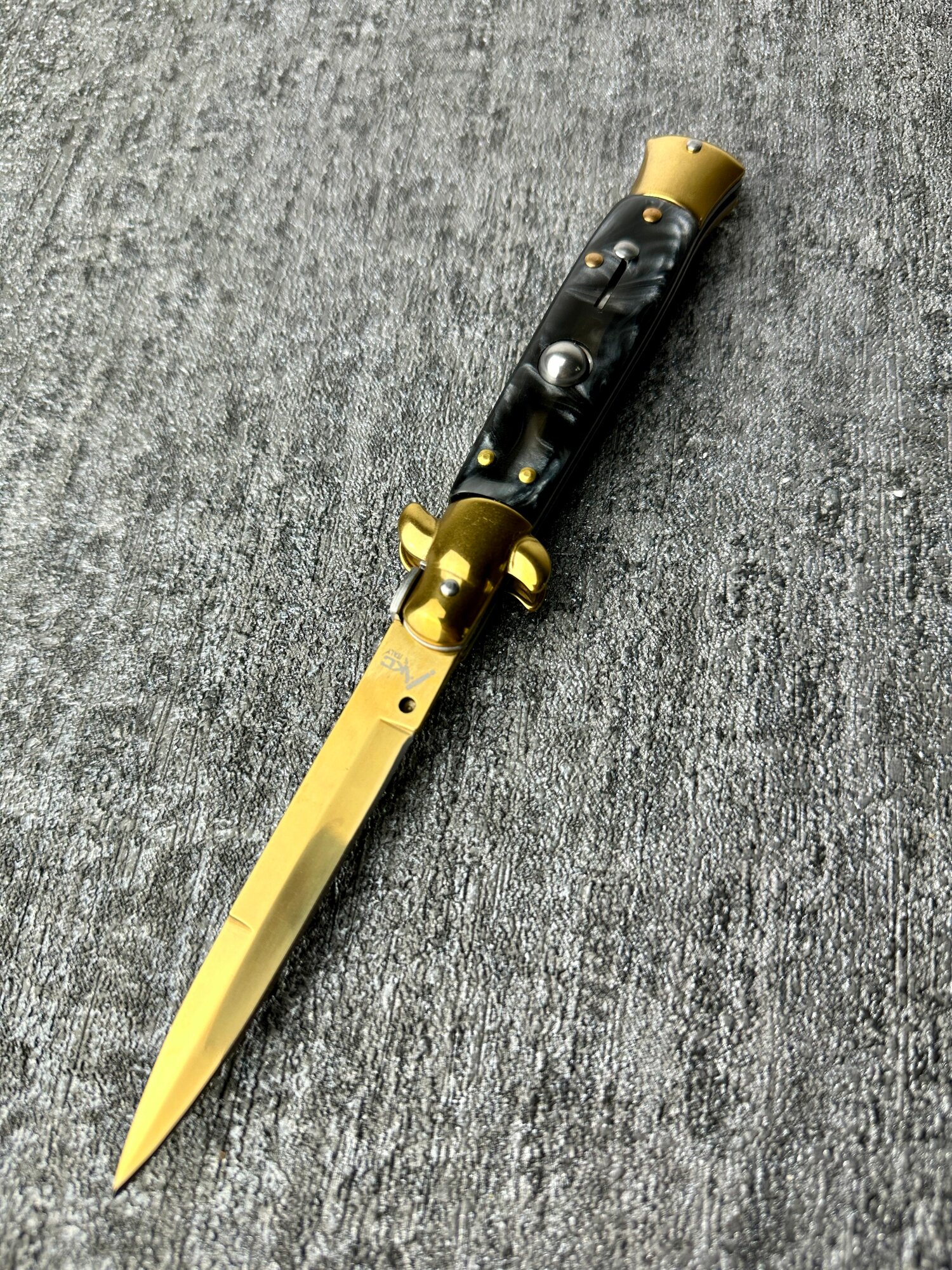 Нож складной, автоматический "АКС-001" (черно-золотой) 22 см