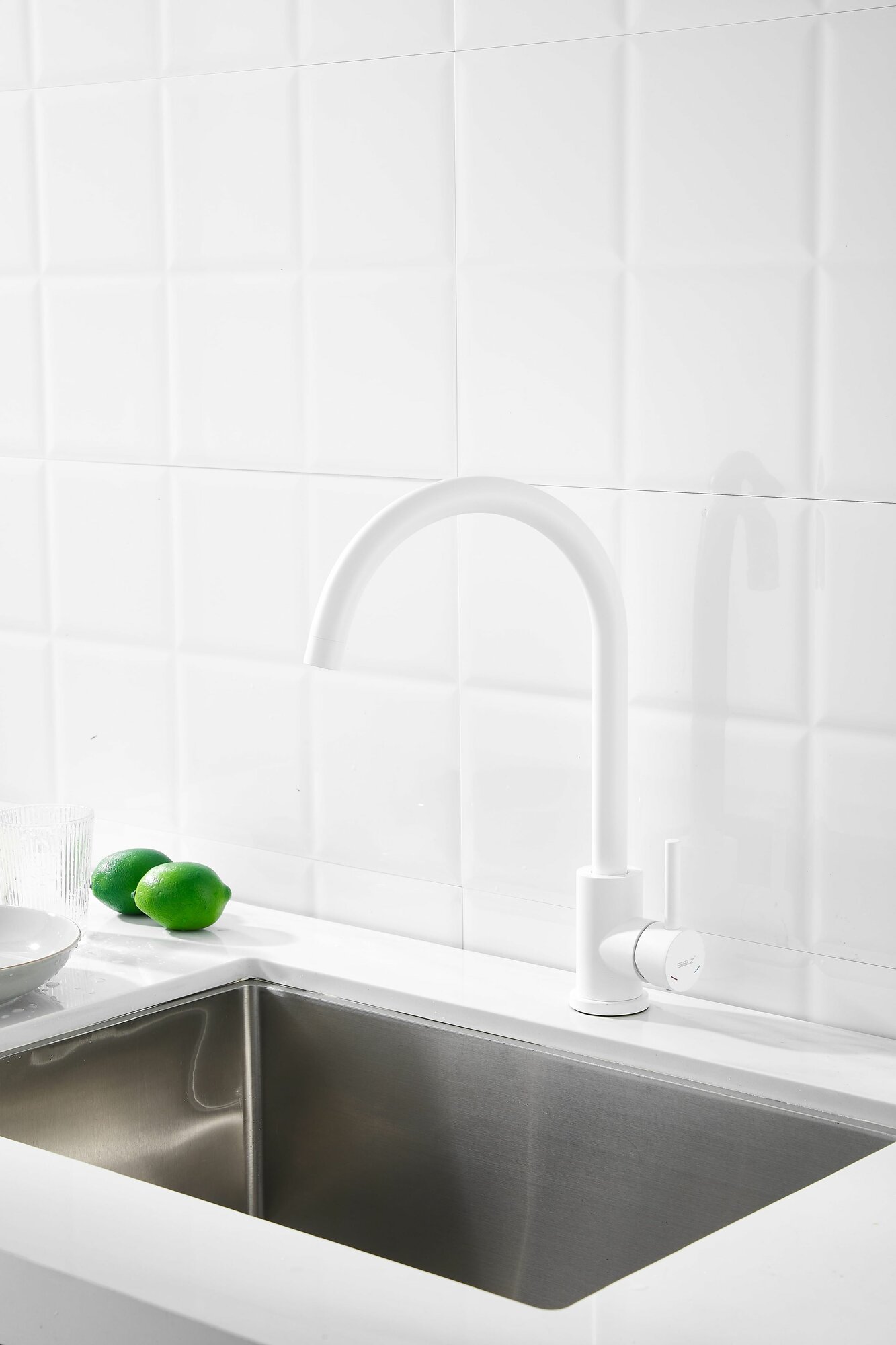 Смеситель для кухни белый высокий, кран из нержавеющей стали на мойку BELZ B70810-8