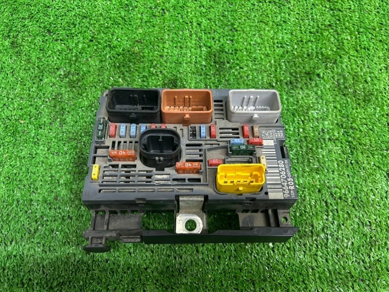 Блок предохранителей BSM R05 Peugeot 308 хэтчбек 9664706280