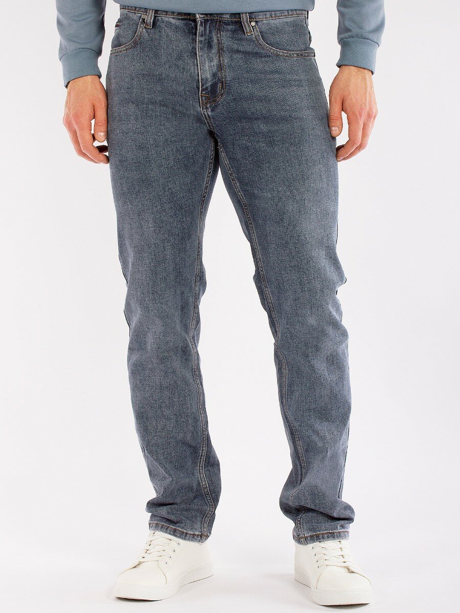 Джинсы классические прямая модель со стрейчем,немного зауженные к низу 