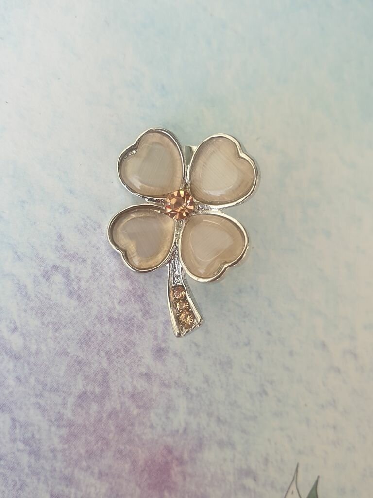 Брошь, стразы