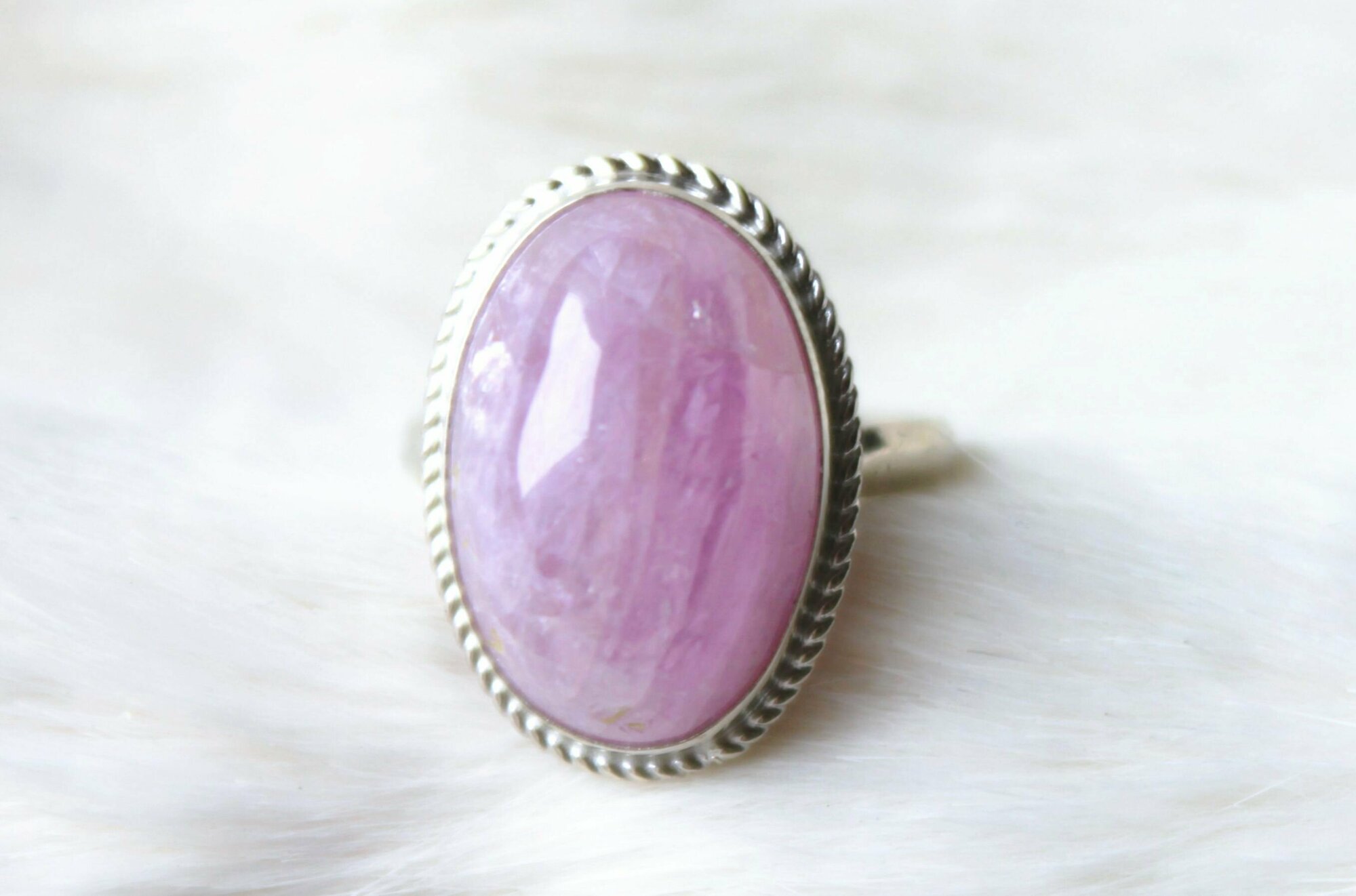 Кольцо, кунцит