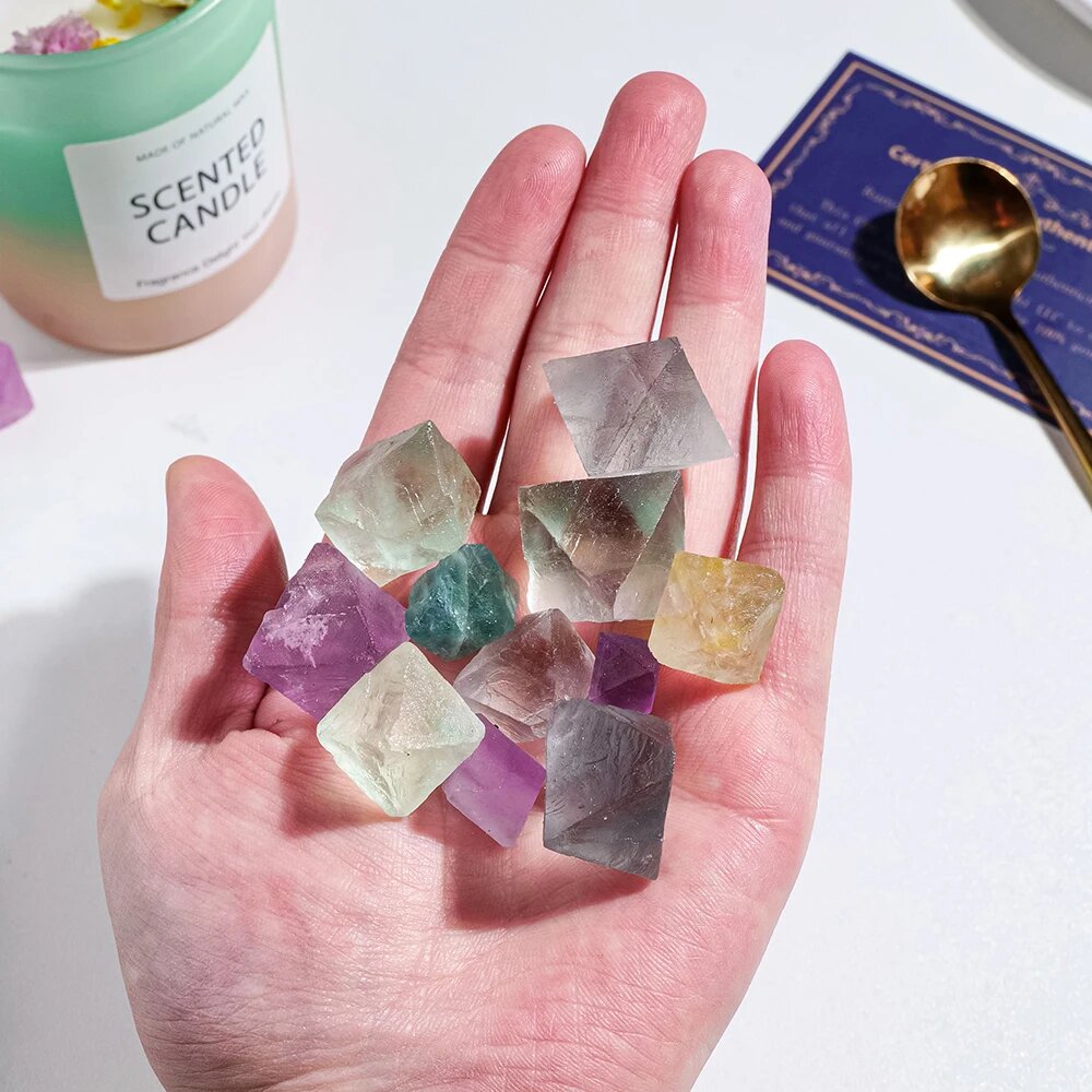 Радужный флюорит октаэдр Apengshi 100 г