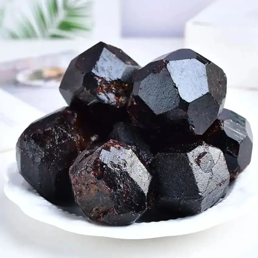 Натуральный красный гранат, кристаллы 1ps