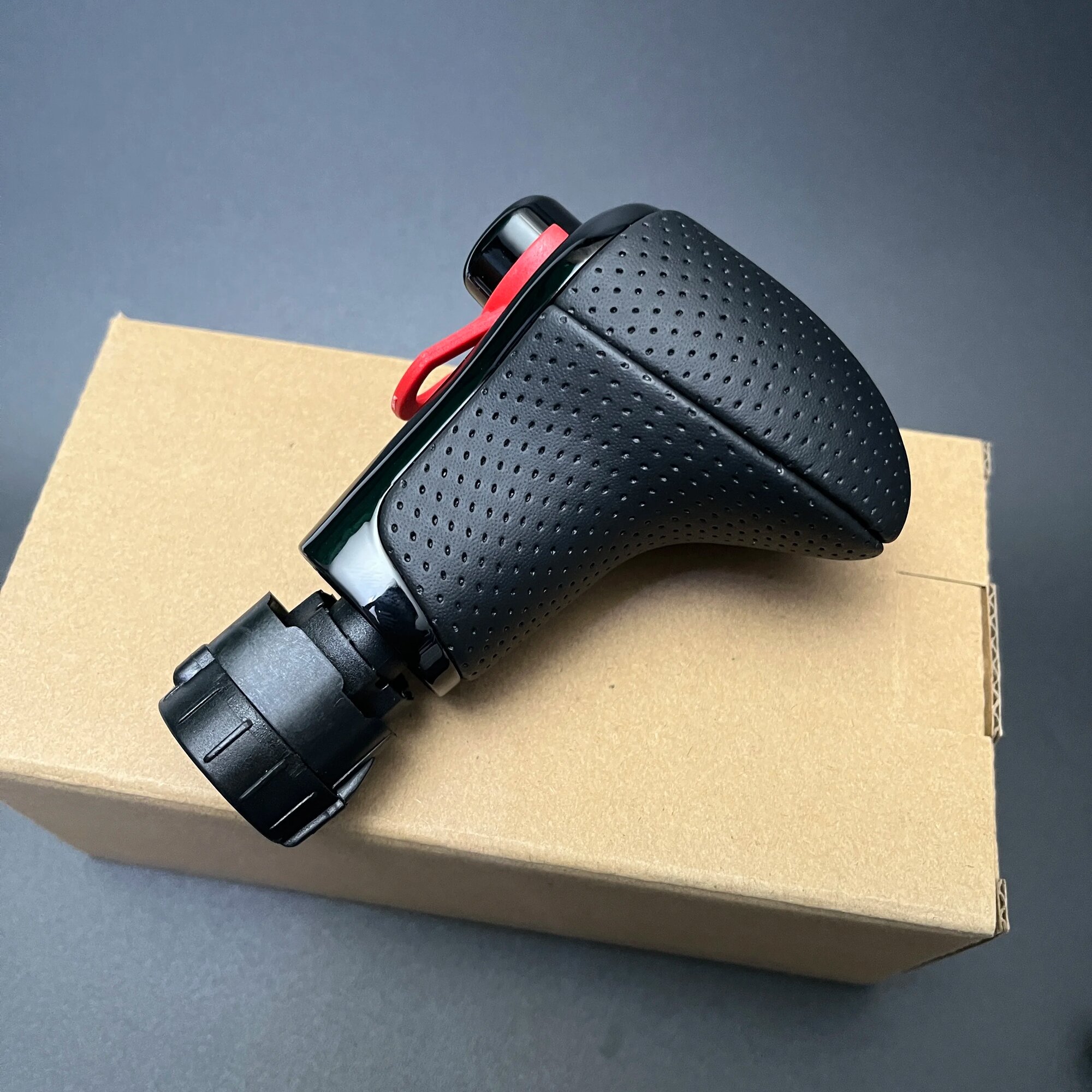 Черная кожаная ручка переключения передач с отверстием для AUDI Q7 Q5 A3 A4 A5 A6 A7 C6 C7 4G1 713 139 4G 1713139 Автомобильные аксессуары Leather With Hole