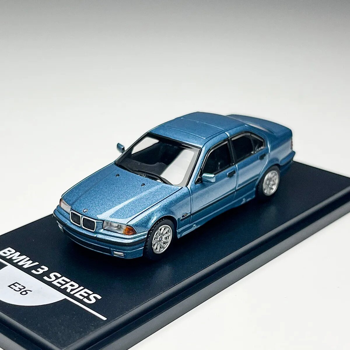 AR BOX 1:64 BMW 3 Series 50th Легковая модель автомобиля, бирюзовый