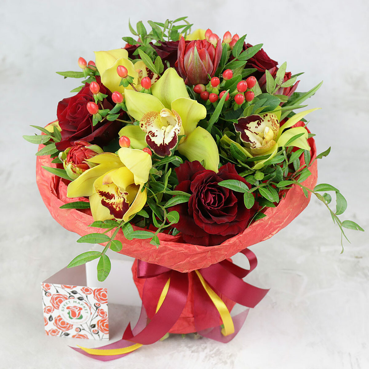 Букет Букет Маркет "Ассорти", орхидея, роза, тюльпан, гиперикум, 30 см, S
