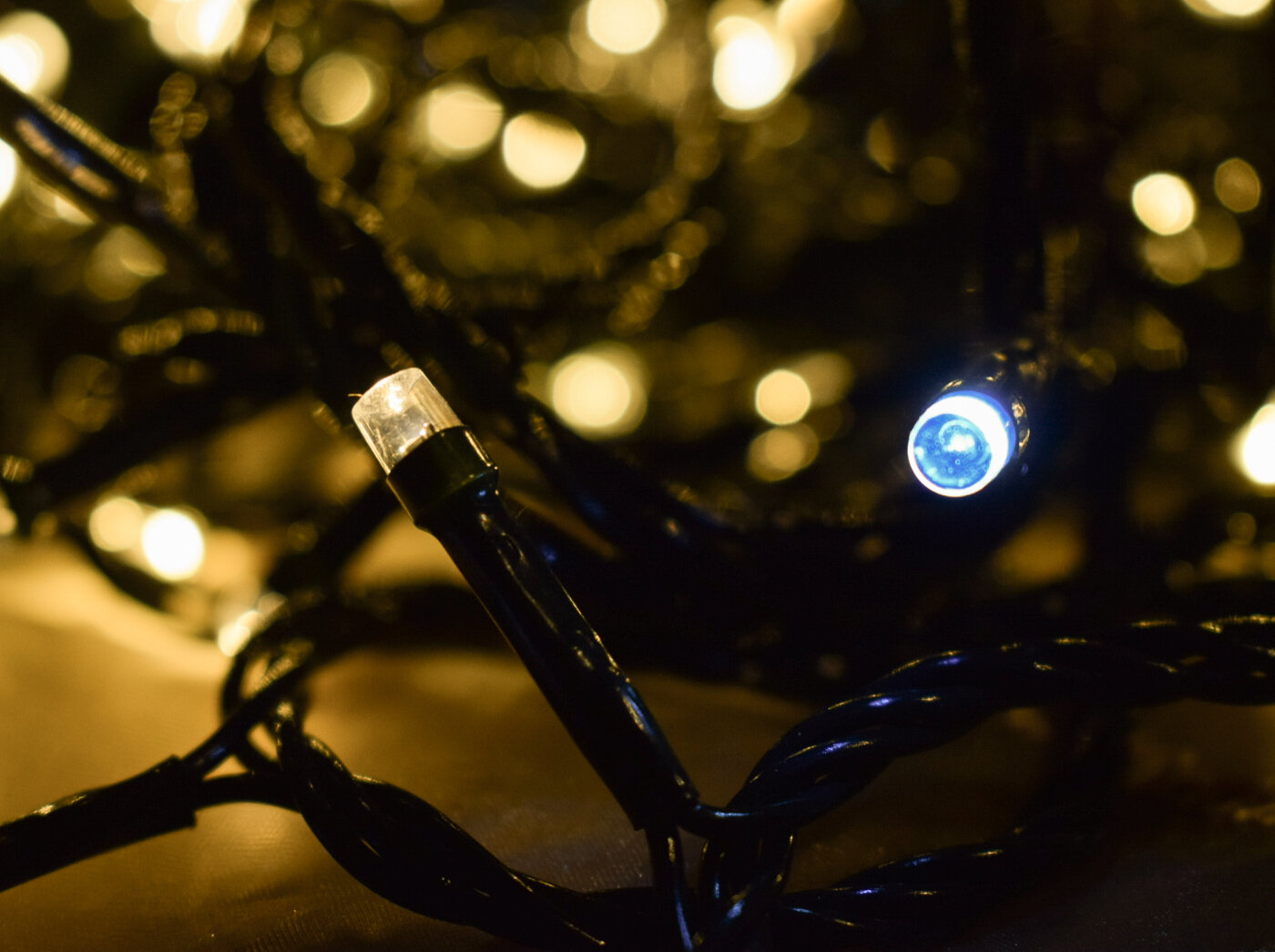 Светодиодная гирлянда (20 м, 200 лампочек, теплый белый + голубой) by all4you