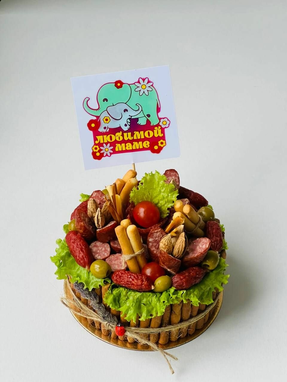 Колбасный бенто тортик / Подарок маме / Съедобный букет