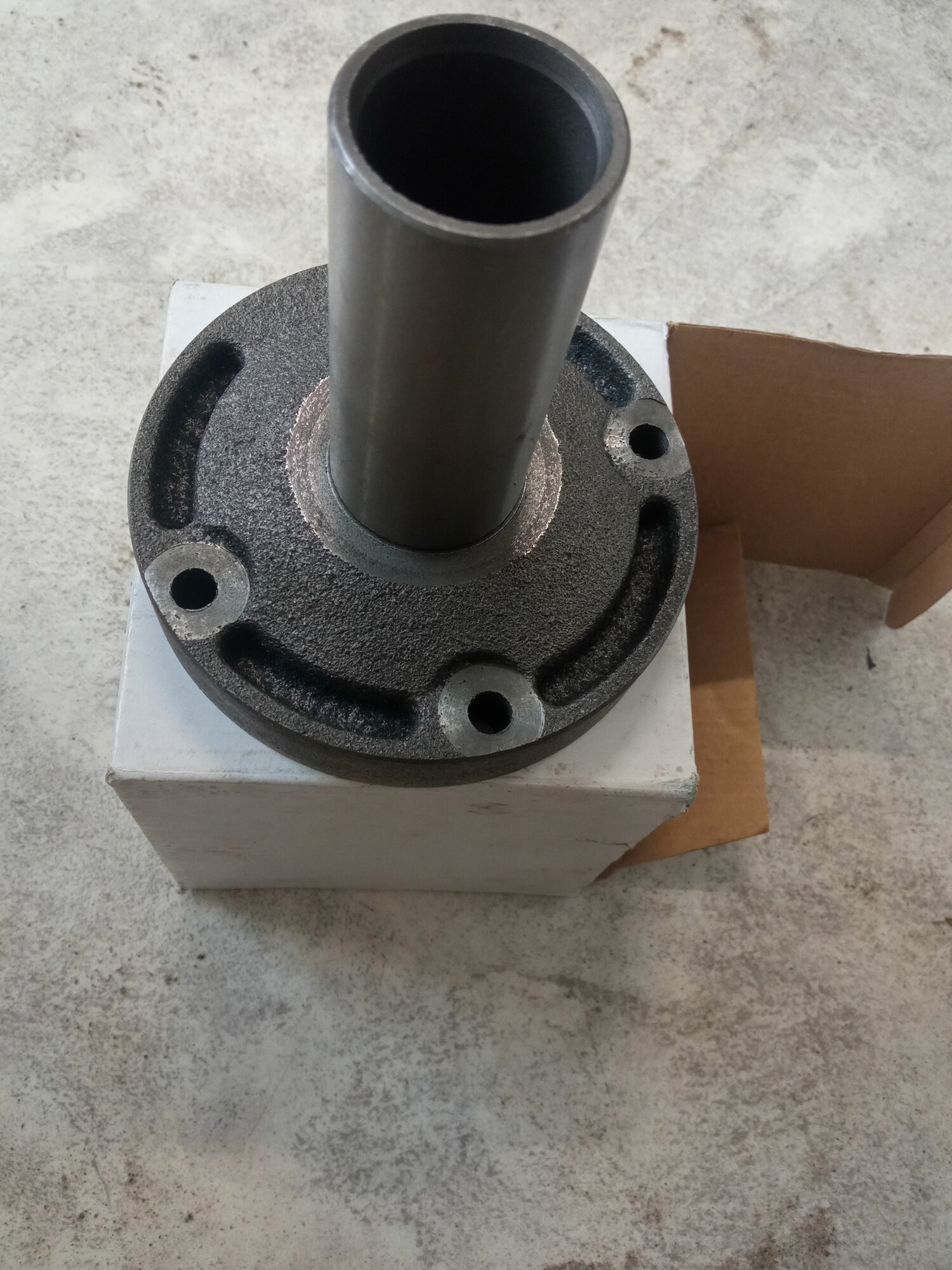 Крышка подшипника вала первичного УАЗ КПП 5-ти ст. АМ