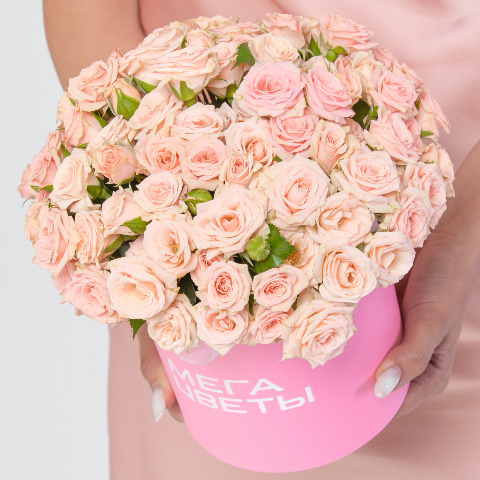 Букет Мегацвет24 "25 кустовых Роз", розовые, в шляпной коробке