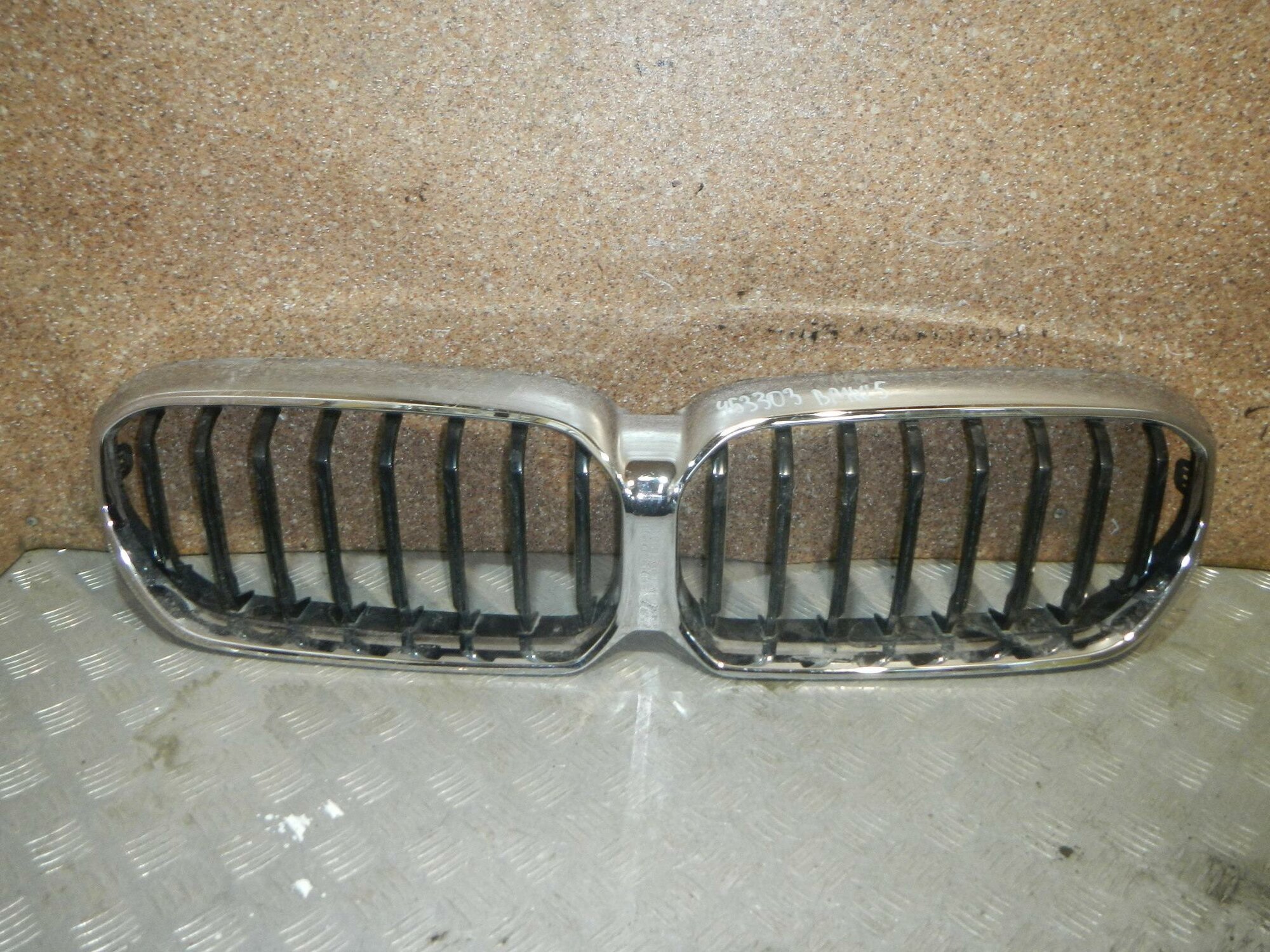 Б/У Решетка радиатора, BMW (БМВ)-5 (G30) (16-) BMW 5 (G30) (16-) Сломано 5 креплений. 453303 BMW арт. 511318517811