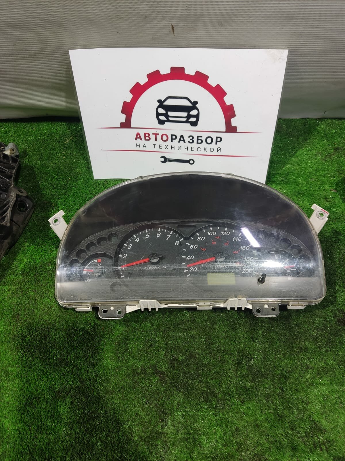 Щиток приборов Tribute Escape