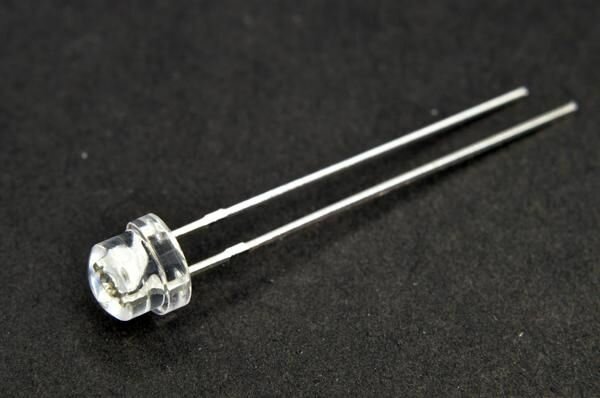 Светодиод OPTOSUPPLY OSV2YL56A1A LED UV 100 град. 20mA P 114mW 370?380nm 3?3.8VDC THT 1 шт