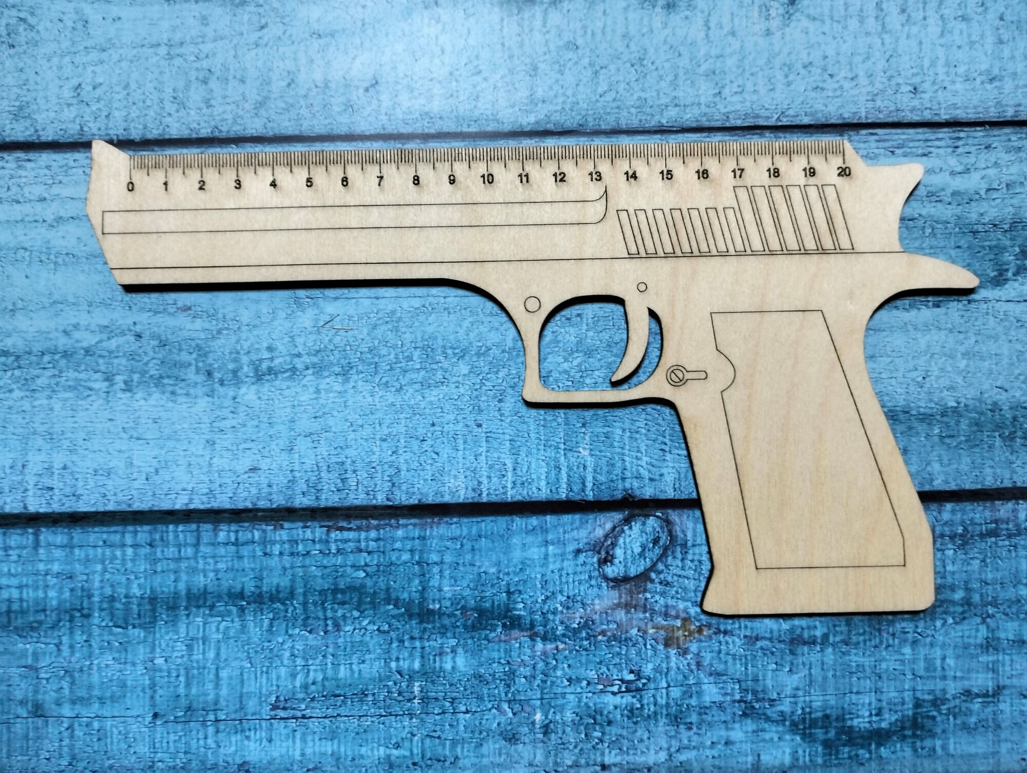 Линийка пистолет 20 см. Линейка прикол. Деревянная линейка 1 шт.