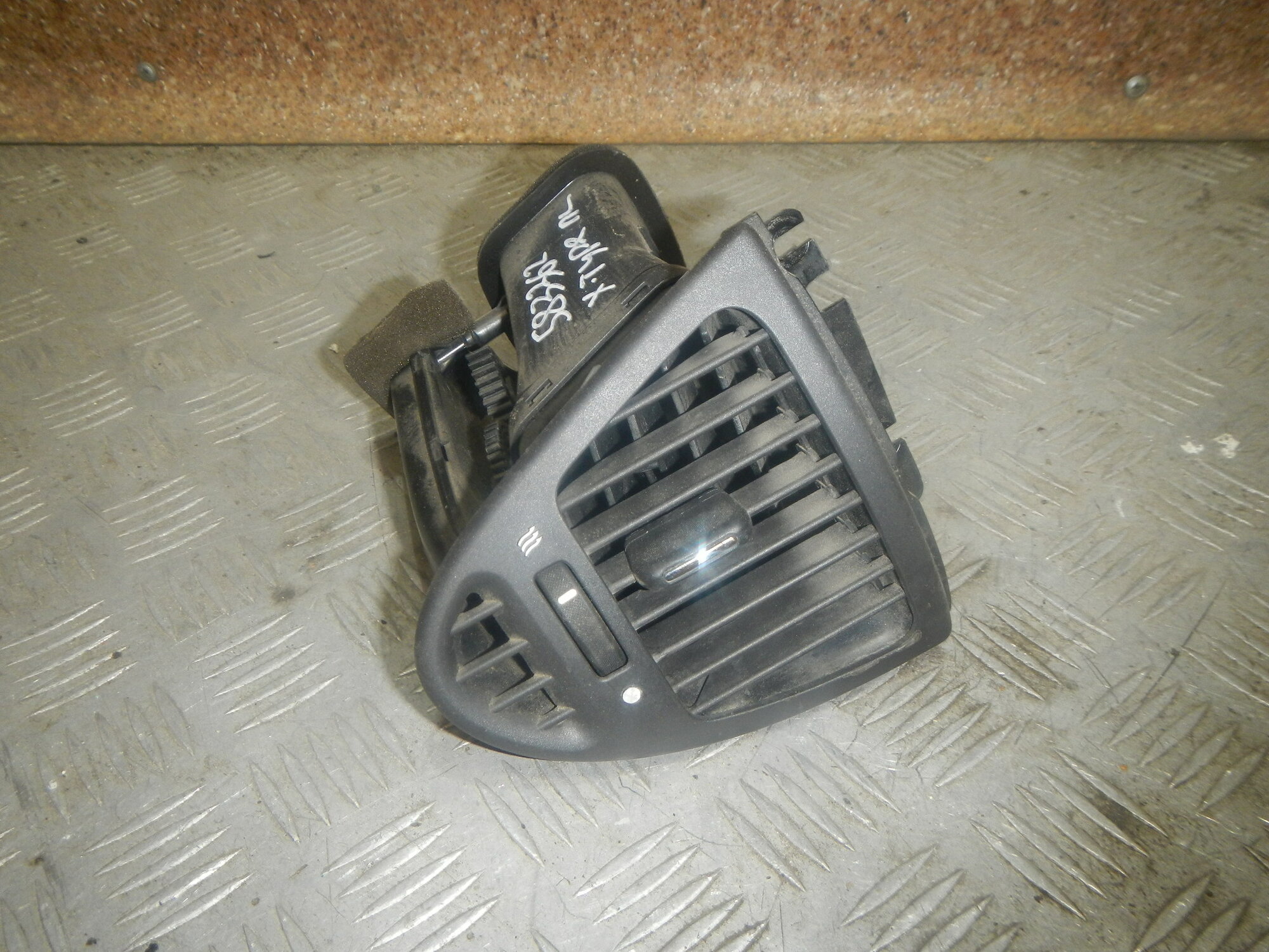 Б/У Дефлектор воздушный, Jaguar (Ягуар)-X-TYPE (01-09) JAGUAR X-TYPE (01-09) левый Без видимых повреждений. 583362 JAGUAR...