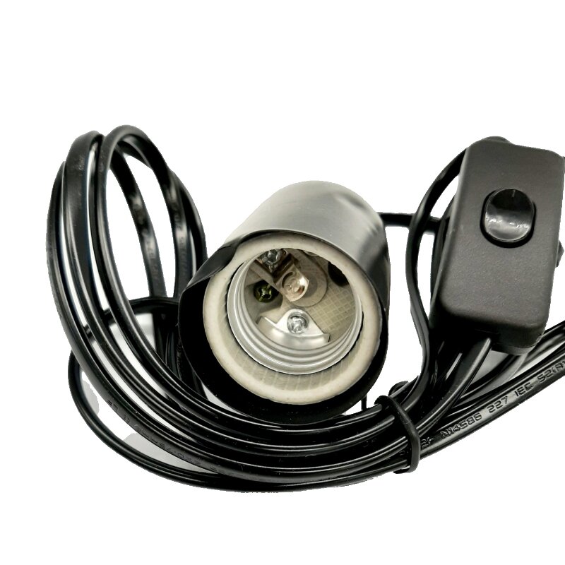 Патрон керамический Е27 с проводом 2м выключателем и штепсельной вилкой (черный). Уценка.