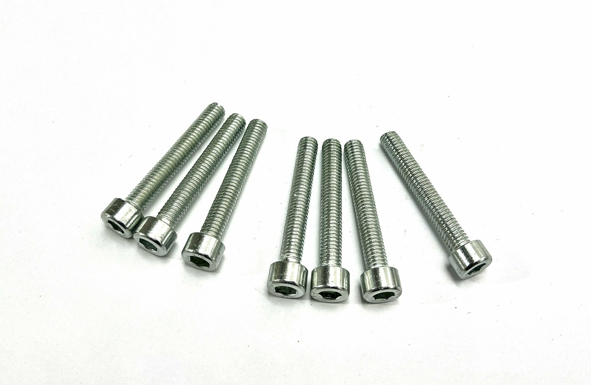 Винт крышки кпп на мотоцикл Урал (7 шт под шестигранник)