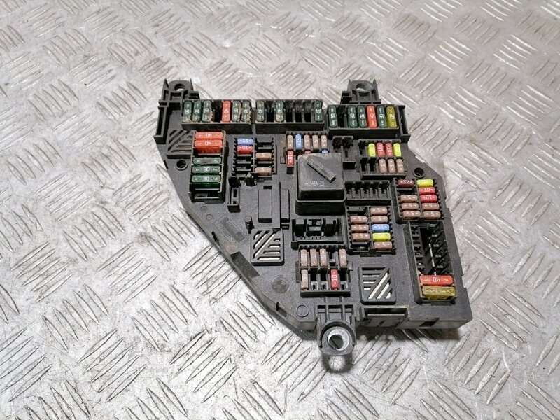 Блок предохранителей моторный BMW 7 2008-2015 61149210858