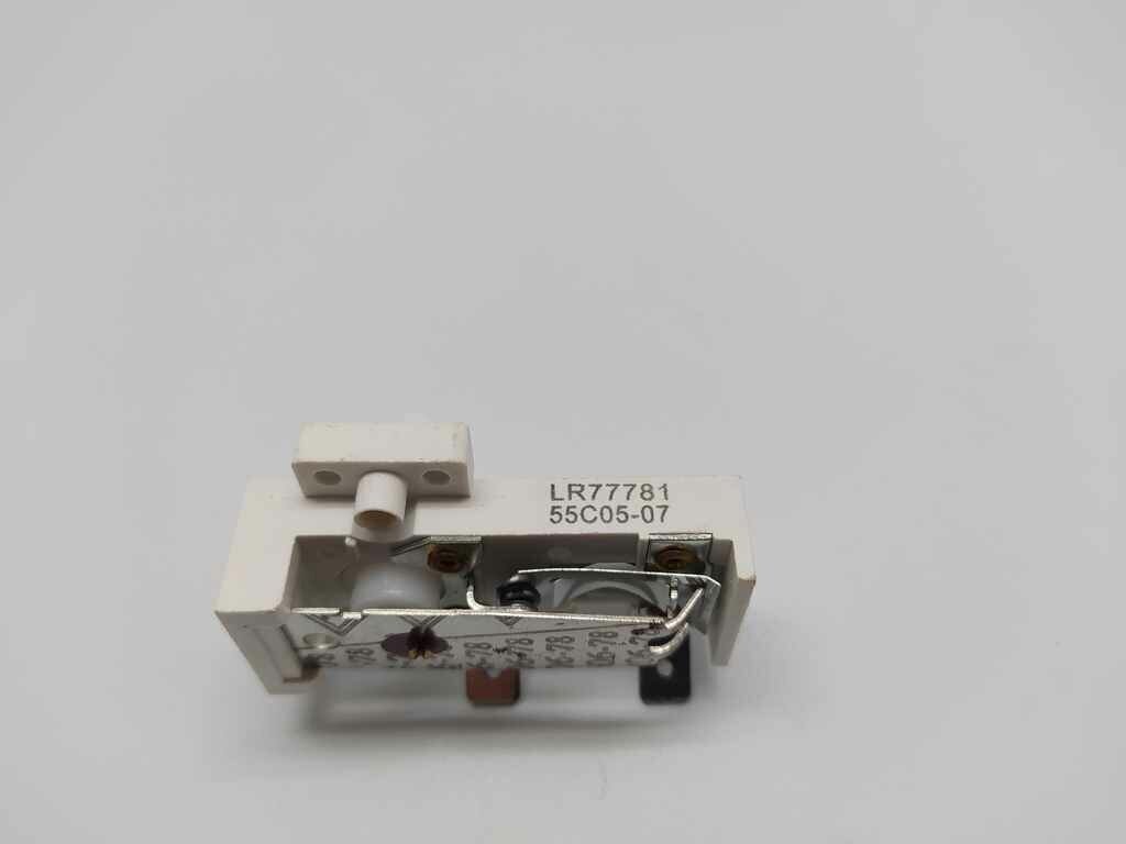 Термостат для масл. радиатора 45C шток-14мм (39CU049) Универсальные E006