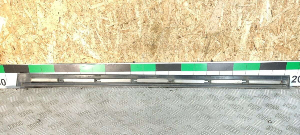 Молдинг двери передней правой PEUGEOT 406 1995-1999 9624432277