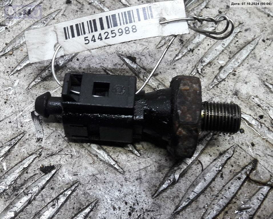 Датчик давления масла Skoda Octavia mk1 (A4 1U) 1996-2010