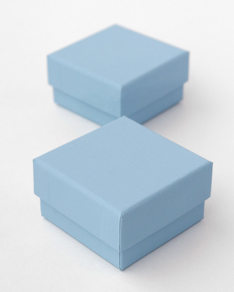 Подарочный картонный футляр "алиса" с покрытием SOFT-TOUCH, универсальный, квадратный