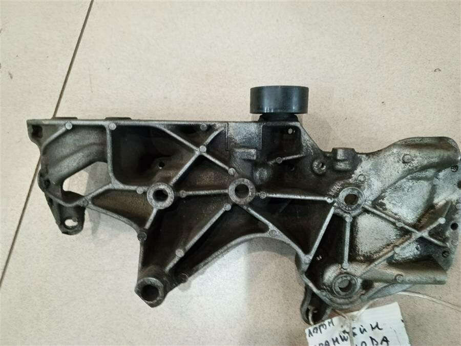 Кронштейн от Renault Logan 1 2005-2014