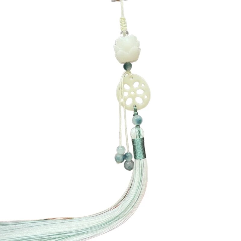 Подвеска из искусственного нефрита с кисточками 2