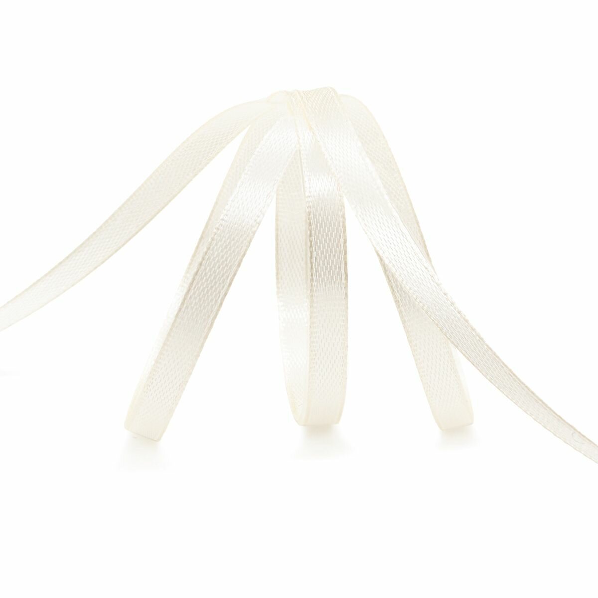 Лента атласная 0,6см*22,86м (аналог 411001) (047 молочный)