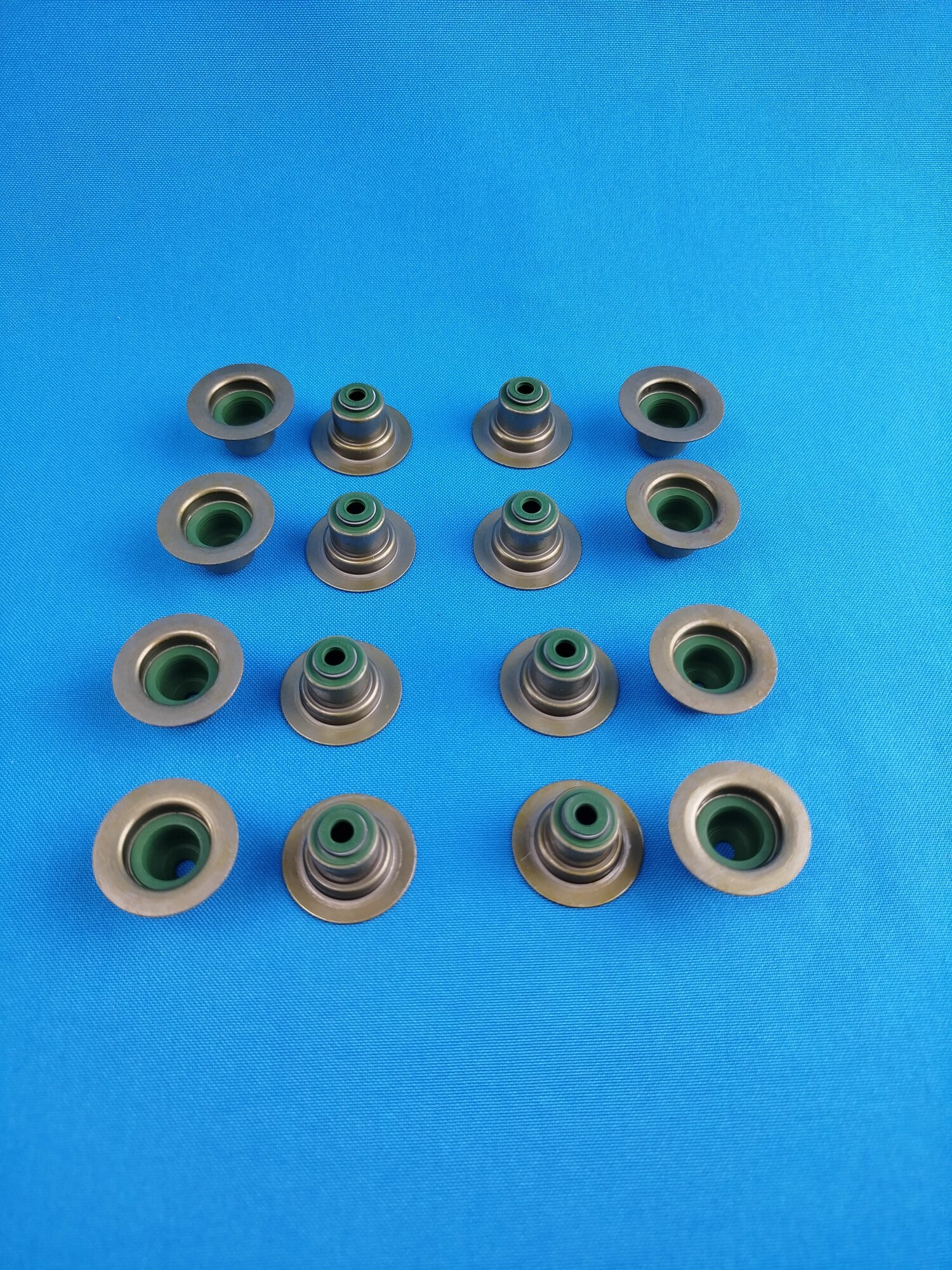 Сальники клапанов "TRIALLI" для автомобилей Ларгус, Renault Logan 16кл. (к-т 16шт)